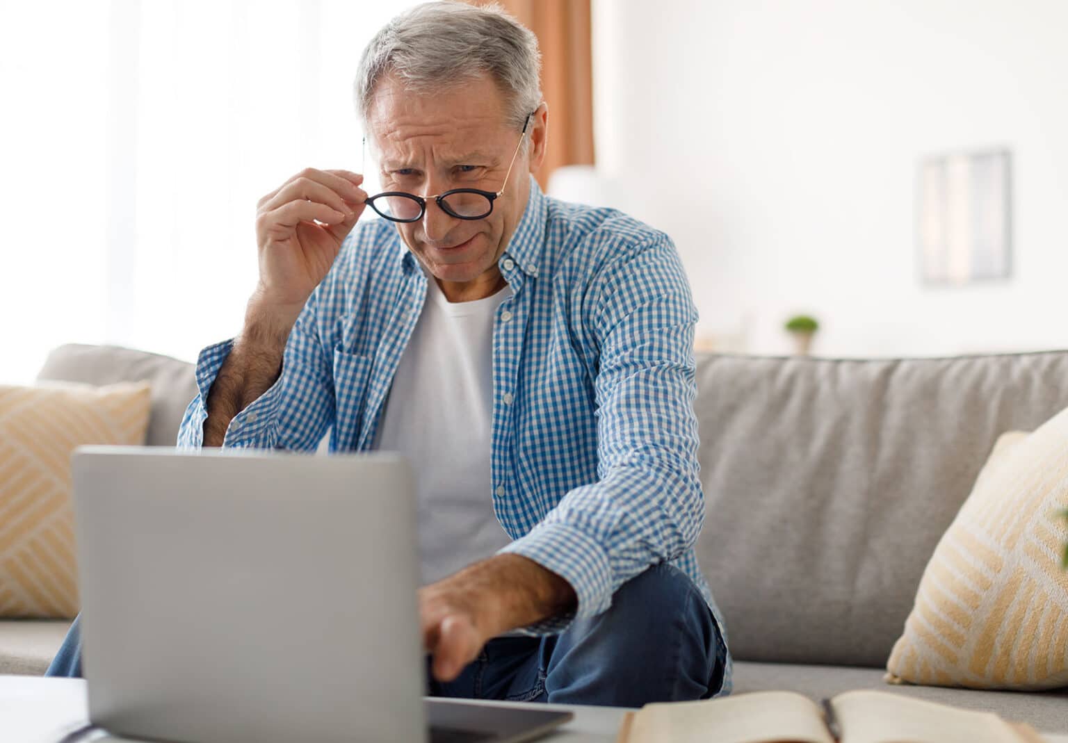 Can Alcoholism Affect Eyesight? | Vision Problems Linked to Alcohol Use ...