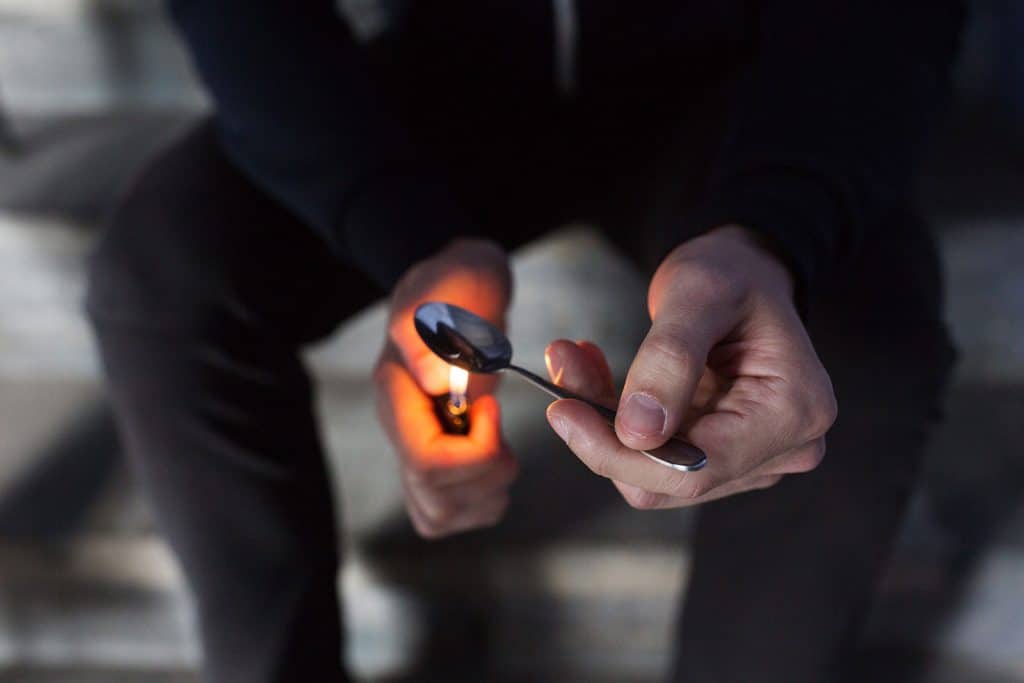 Meth vs Crack: Differences, Effects & Dangers Explained - Recreate Life ...